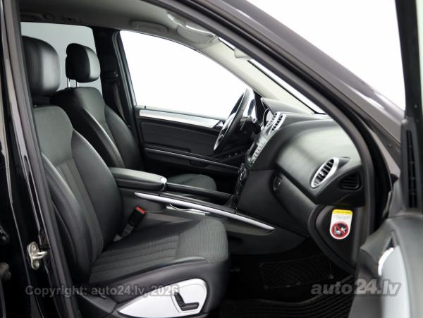 Black Mercedes-Benz M-Class 2009 in Tallinn, with an engine capacity of 3.00 L and mileage of 269 thousand km for 5999 €, photo 6 on AUTOMOTO.COM.LV