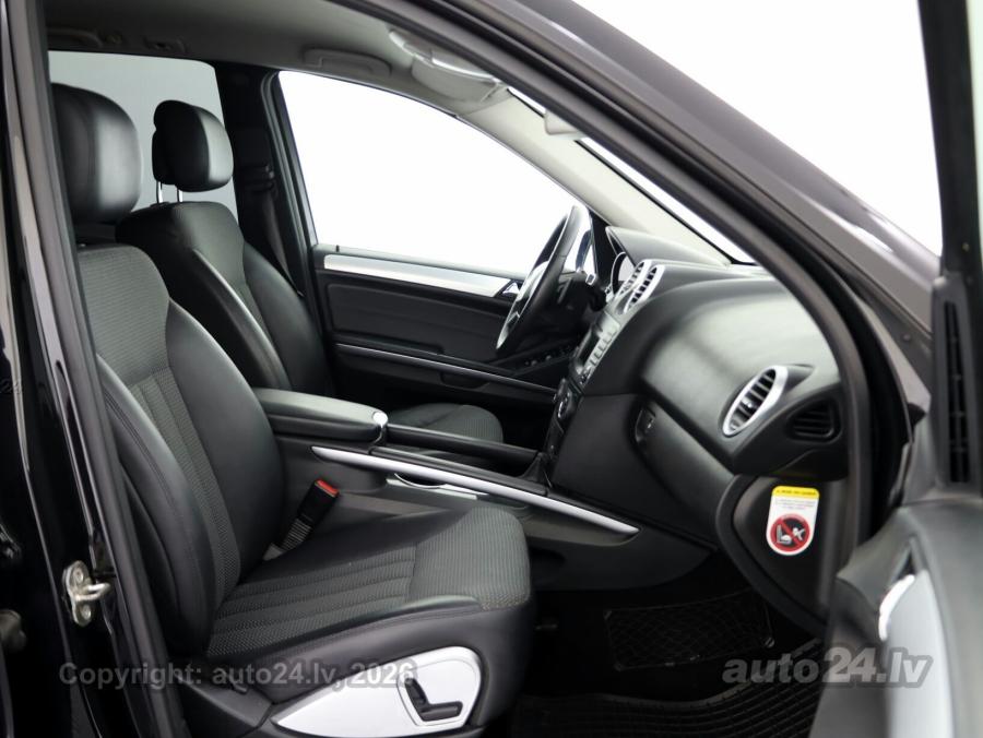 Melns Mercedes-Benz M-Class 2009 Tallina, ar dzinēja tilpumu 3.00 L un nobraukumu 269 tūkst. km par 5999 €, foto 7 vietnē AUTOMOTO.COM.LV