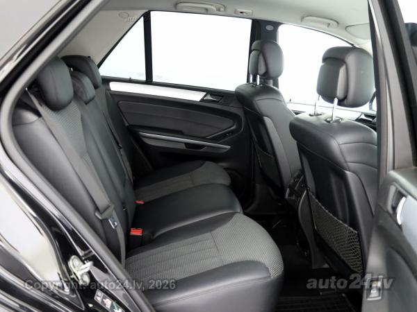Black Mercedes-Benz M-Class 2009 in Tallinn, with an engine capacity of 3.00 L and mileage of 269 thousand km for 5999 €, photo 7 on AUTOMOTO.COM.LV