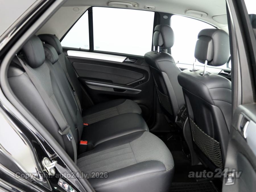 Melns Mercedes-Benz M-Class 2009 Tallina, ar dzinēja tilpumu 3.00 L un nobraukumu 269 tūkst. km par 5999 €, foto 8 vietnē AUTOMOTO.COM.LV