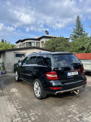 Black Mercedes-Benz M-Class 2009 in Tallinn, with an engine capacity of 3.00 L and mileage of 401 thousand km for 4500 €, photo 5 on AUTOMOTO.COM.LV