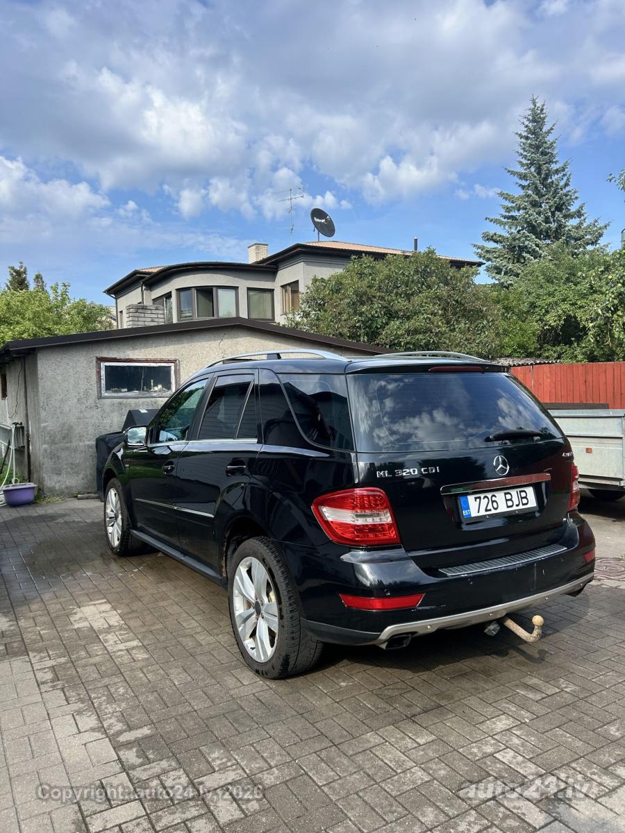 Black Mercedes-Benz M-Class 2009 in Tallinn, with an engine capacity of 3.00 L and mileage of 401 thousand km for 4500 €, photo 5 on AUTOMOTO.COM.LV
