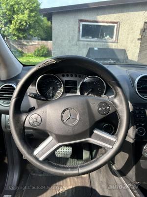 Black Mercedes-Benz M-Class 2009 in Tallinn, with an engine capacity of 3.00 L and mileage of 401 thousand km for 4500 €, photo 10 on AUTOMOTO.COM.LV
