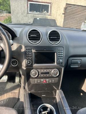Black Mercedes-Benz M-Class 2009 in Tallinn, with an engine capacity of 3.00 L and mileage of 401 thousand km for 4500 €, photo 11 on AUTOMOTO.COM.LV