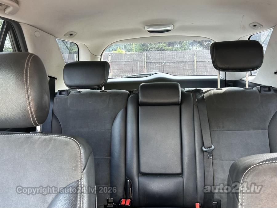 Black Mercedes-Benz M-Class 2009 in Tallinn, with an engine capacity of 3.00 L and mileage of 401 thousand km for 4500 €, photo 12 on AUTOMOTO.COM.LV