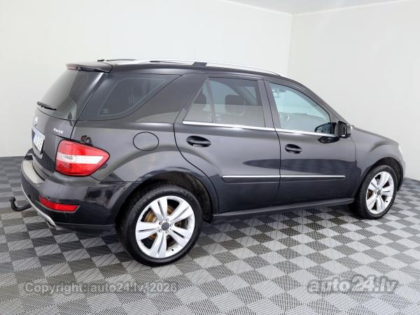 Black Mercedes-Benz M-Class 2009 in Tallinn, with an engine capacity of 3.00 L and mileage of 406 thousand km for 3799 €, photo 4 on AUTOMOTO.COM.LV