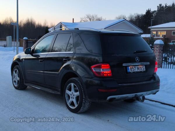 Melns Mercedes-Benz M-Class 2010 Tallina, ar dzinēja tilpumu 3.00 L un nobraukumu 273 tūkst. km par 7998 €, foto 4 vietnē AUTOMOTO.COM.LV