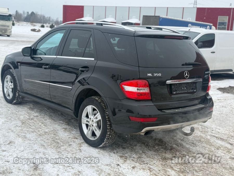 Black Mercedes-Benz M-Class 2010 in Viljandi, with an engine capacity of 3.00 L and mileage of 232 thousand km for 8499 €, photo 4 on AUTOMOTO.COM.LV