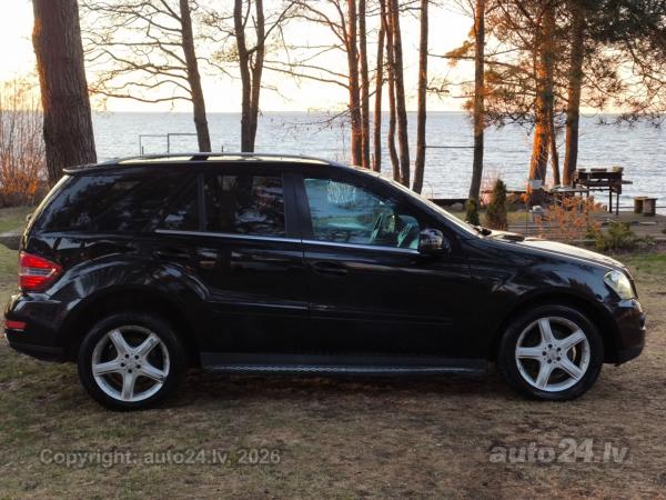 Black Mercedes-Benz M-Class 2010 in Tallinn, with an engine capacity of 3.00 L and mileage of 256 thousand km for 7498 €, photo 5 on AUTOMOTO.COM.LV