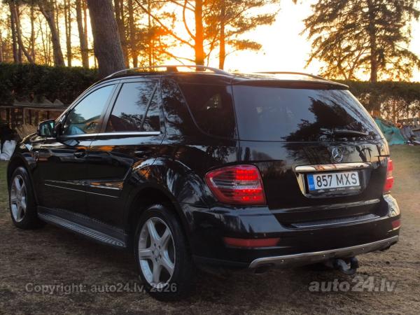 Black Mercedes-Benz M-Class 2010 in Tallinn, with an engine capacity of 3.00 L and mileage of 256 thousand km for 7498 €, photo 7 on AUTOMOTO.COM.LV