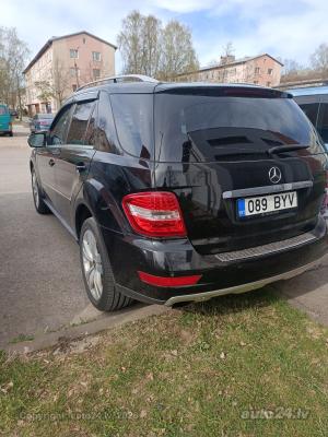 Black Mercedes-Benz M-Class 2010 in Tallinn, with an engine capacity of 3.00 L and mileage of 320 thousand km for 8000 €, photo 3 on AUTOMOTO.COM.LV