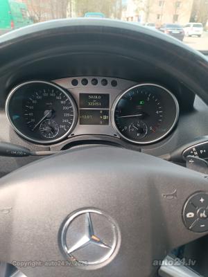 Black Mercedes-Benz M-Class 2010 in Tallinn, with an engine capacity of 3.00 L and mileage of 320 thousand km for 8000 €, photo 4 on AUTOMOTO.COM.LV