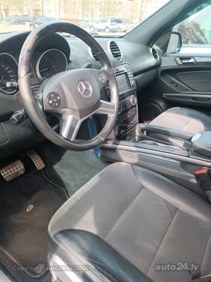 Black Mercedes-Benz M-Class 2010 in Tallinn, with an engine capacity of 3.00 L and mileage of 320 thousand km for 8000 €, photo 7 on AUTOMOTO.COM.LV