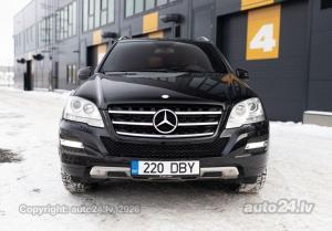 Black Mercedes-Benz M-Class 2011 in Tallinn, with an engine capacity of 4.00 L and mileage of 285 thousand km for 8999 €, photo 2 on AUTOMOTO.COM.LV