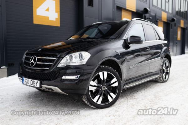 Melns Mercedes-Benz M-Class 2011 Tallina, ar dzinēja tilpumu 4.00 L un nobraukumu 285 tūkst. km par 8999 €, foto 3 vietnē AUTOMOTO.COM.LV