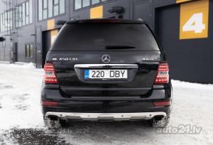 Black Mercedes-Benz M-Class 2011 in Tallinn, with an engine capacity of 4.00 L and mileage of 285 thousand km for 8999 €, photo 6 on AUTOMOTO.COM.LV