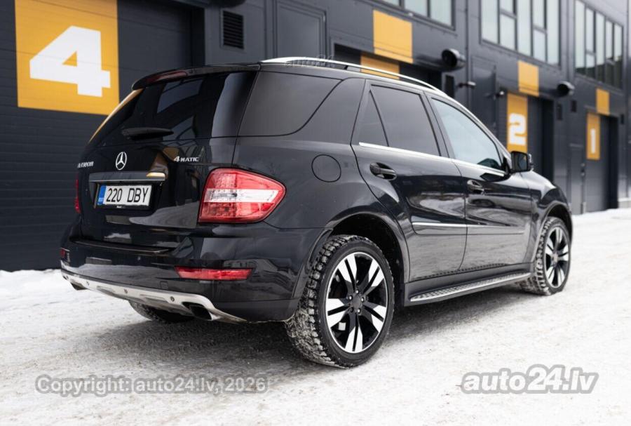 Black Mercedes-Benz M-Class 2011 in Tallinn, with an engine capacity of 4.00 L and mileage of 285 thousand km for 8999 €, photo 7 on AUTOMOTO.COM.LV