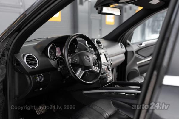 Melns Mercedes-Benz M-Class 2011 Tallina, ar dzinēja tilpumu 4.00 L un nobraukumu 285 tūkst. km par 8999 €, foto 8 vietnē AUTOMOTO.COM.LV