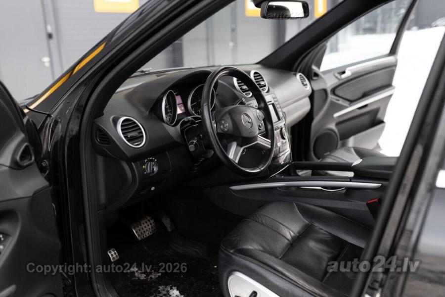 Black Mercedes-Benz M-Class 2011 in Tallinn, with an engine capacity of 4.00 L and mileage of 285 thousand km for 8999 €, photo 9 on AUTOMOTO.COM.LV