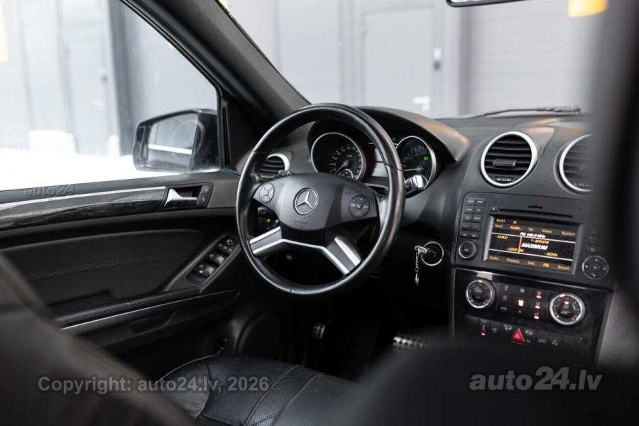 Black Mercedes-Benz M-Class 2011 in Tallinn, with an engine capacity of 4.00 L and mileage of 285 thousand km for 8999 €, photo 14 on AUTOMOTO.COM.LV