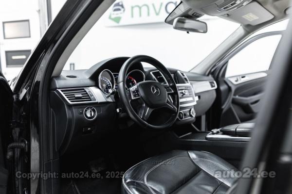 Melns Mercedes-Benz M-Class 2012 Tallina, ar dzinēja tilpumu 3.00 L un nobraukumu 165 tūkst. km par 15990 €, foto 11 vietnē AUTOMOTO.COM.LV