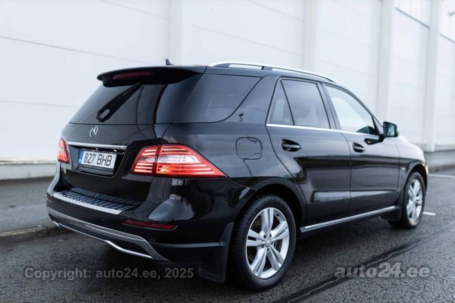 Melns Mercedes-Benz M-Class 2012 Tallina, ar dzinēja tilpumu 3.00 L un nobraukumu 212 tūkst. km par 13999 €, foto 6 vietnē AUTOMOTO.COM.LV