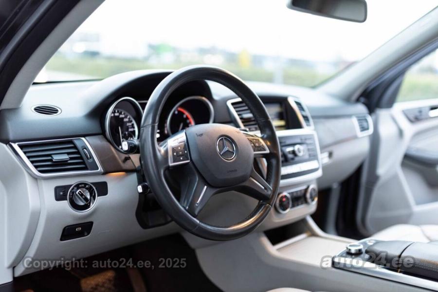 Melns Mercedes-Benz M-Class 2012 Tallina, ar dzinēja tilpumu 3.00 L un nobraukumu 212 tūkst. km par 13999 €, foto 9 vietnē AUTOMOTO.COM.LV
