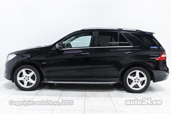 Melns Mercedes-Benz M-Class 2012 Tallina, ar dzinēja tilpumu 3.00 L un nobraukumu 198 tūkst. km par 14999 €, foto 2 vietnē AUTOMOTO.COM.LV