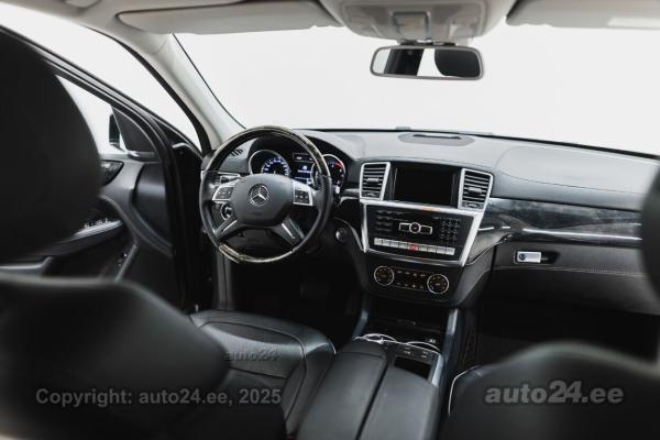 Melns Mercedes-Benz M-Class 2012 Tallina, ar dzinēja tilpumu 3.00 L un nobraukumu 198 tūkst. km par 14999 €, foto 9 vietnē AUTOMOTO.COM.LV
