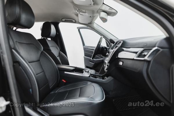 Black Mercedes-Benz M-Class 2012 in Tallinn, with an engine capacity of 3.00 L and mileage of 198 thousand km for 14999 €, photo 11 on AUTOMOTO.COM.LV