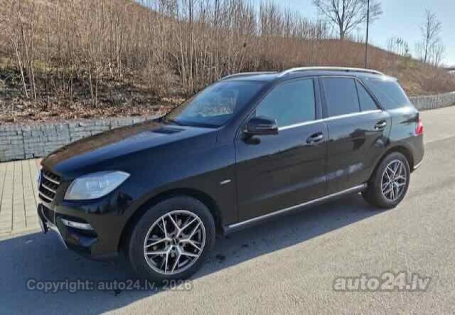 Black Mercedes-Benz M-Class 2012 in Tallinn, with an engine capacity of 3.00 L and mileage of 390 thousand km for 11900 €, photo 1 on AUTOMOTO.COM.LV