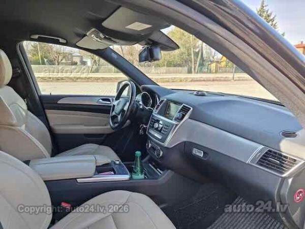 Melns Mercedes-Benz M-Class 2012 Tallina, ar dzinēja tilpumu 3.00 L un nobraukumu 390 tūkst. km par 11900 €, foto 4 vietnē AUTOMOTO.COM.LV