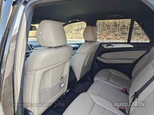Melns Mercedes-Benz M-Class 2012 Tallina, ar dzinēja tilpumu 3.00 L un nobraukumu 390 tūkst. km par 11900 €, foto 5 vietnē AUTOMOTO.COM.LV