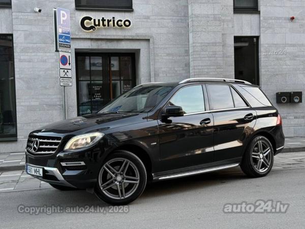 Melns Mercedes-Benz M-Class 2012 Tallina, ar dzinēja tilpumu 3.00 L un nobraukumu 283 tūkst. km par 13890 €, foto 3 vietnē AUTOMOTO.COM.LV