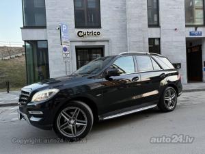 Melns Mercedes-Benz M-Class 2012 Tallina, ar dzinēja tilpumu 3.00 L un nobraukumu 283 tūkst. km par 13890 €, foto 4 vietnē AUTOMOTO.COM.LV