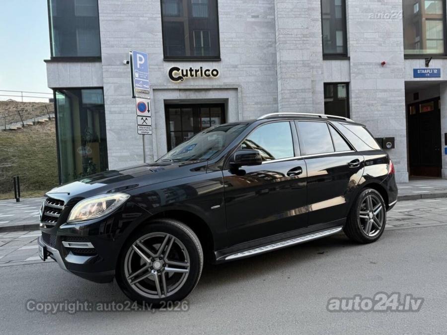 Melns Mercedes-Benz M-Class 2012 Tallina, ar dzinēja tilpumu 3.00 L un nobraukumu 283 tūkst. km par 13890 €, foto 4 vietnē AUTOMOTO.COM.LV