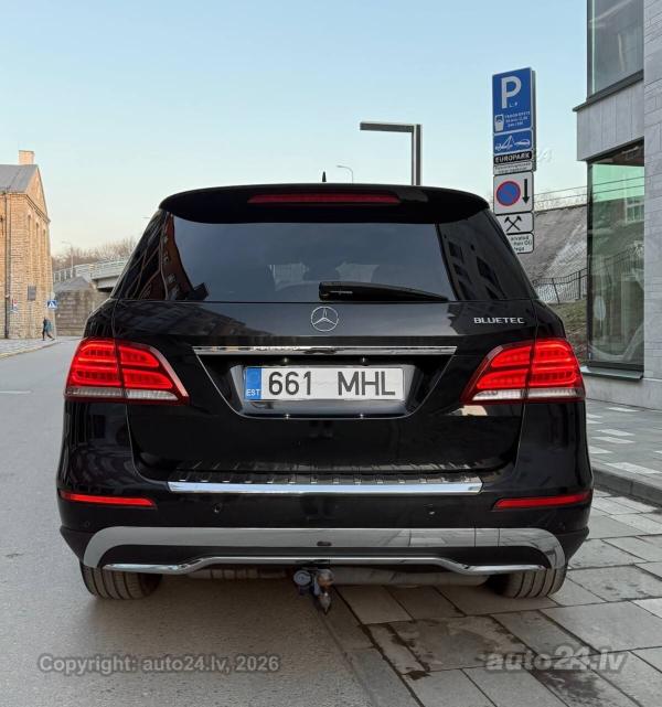 Melns Mercedes-Benz M-Class 2012 Tallina, ar dzinēja tilpumu 3.00 L un nobraukumu 283 tūkst. km par 13890 €, foto 7 vietnē AUTOMOTO.COM.LV