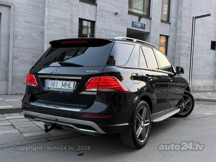 Melns Mercedes-Benz M-Class 2012 Tallina, ar dzinēja tilpumu 3.00 L un nobraukumu 283 tūkst. km par 13890 €, foto 11 vietnē AUTOMOTO.COM.LV