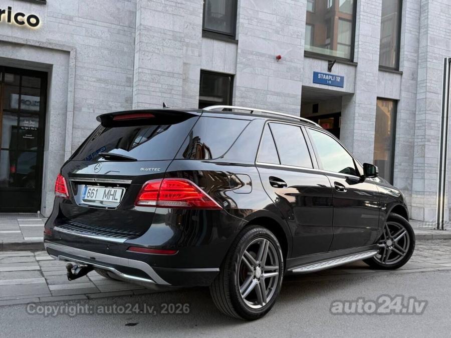 Melns Mercedes-Benz M-Class 2012 Tallina, ar dzinēja tilpumu 3.00 L un nobraukumu 283 tūkst. km par 13890 €, foto 12 vietnē AUTOMOTO.COM.LV
