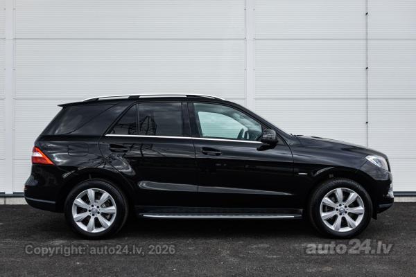 Melns Mercedes-Benz M-Class 2012 Tallina, ar dzinēja tilpumu 3.00 L un nobraukumu 117 tūkst. km par 17900 €, foto 6 vietnē AUTOMOTO.COM.LV