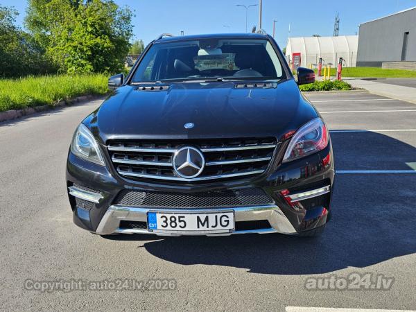 Melns Mercedes-Benz M-Class 2012 Tallina, ar dzinēja tilpumu 3.50 L un nobraukumu 146 tūkst. km par 17900 €, foto 4 vietnē AUTOMOTO.COM.LV