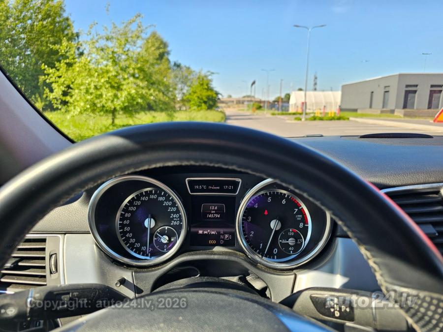 Black Mercedes-Benz M-Class 2012 in Tallinn, with an engine capacity of 3.50 L and mileage of 146 thousand km for 17900 €, photo 6 on AUTOMOTO.COM.LV