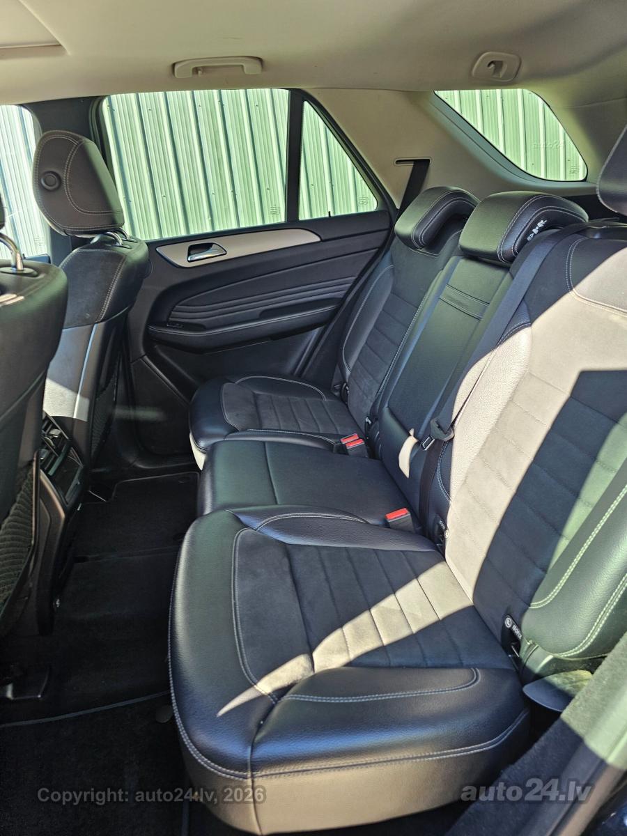 Black Mercedes-Benz M-Class 2012 in Tallinn, with an engine capacity of 3.50 L and mileage of 146 thousand km for 17900 €, photo 7 on AUTOMOTO.COM.LV