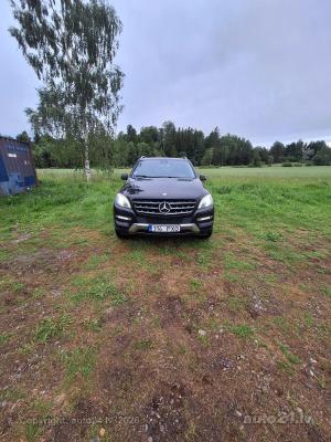 Melns Mercedes-Benz M-Class 2012 Tallina, ar dzinēja tilpumu 3.00 L un nobraukumu 227 tūkst. km par 18500 €, foto 3 vietnē AUTOMOTO.COM.LV