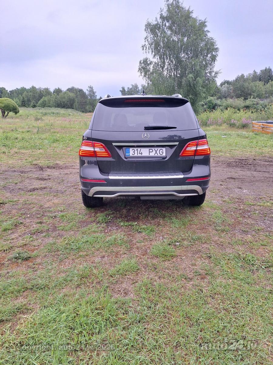 Melns Mercedes-Benz M-Class 2012 Tallina, ar dzinēja tilpumu 3.00 L un nobraukumu 227 tūkst. km par 18500 €, foto 4 vietnē AUTOMOTO.COM.LV