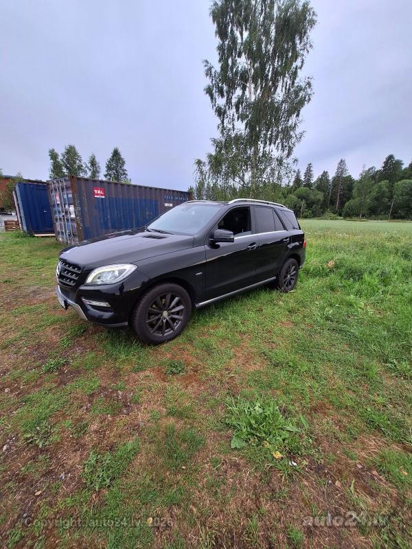 Melns Mercedes-Benz M-Class 2012 Tallina, ar dzinēja tilpumu 3.00 L un nobraukumu 227 tūkst. km par 18500 €, foto 5 vietnē AUTOMOTO.COM.LV