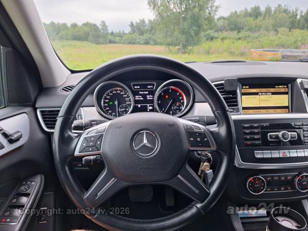 Melns Mercedes-Benz M-Class 2012 Tallina, ar dzinēja tilpumu 3.00 L un nobraukumu 227 tūkst. km par 18500 €, foto 6 vietnē AUTOMOTO.COM.LV