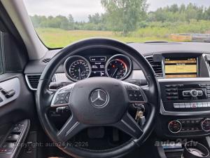 Melns Mercedes-Benz M-Class 2012 Tallina, ar dzinēja tilpumu 3.00 L un nobraukumu 227 tūkst. km par 18500 €, foto 7 vietnē AUTOMOTO.COM.LV