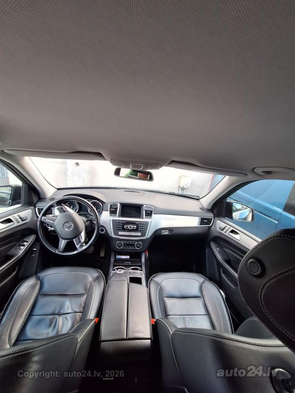 Melns Mercedes-Benz M-Class 2012 Tallina, ar dzinēja tilpumu 3.00 L un nobraukumu 227 tūkst. km par 18500 €, foto 7 vietnē AUTOMOTO.COM.LV
