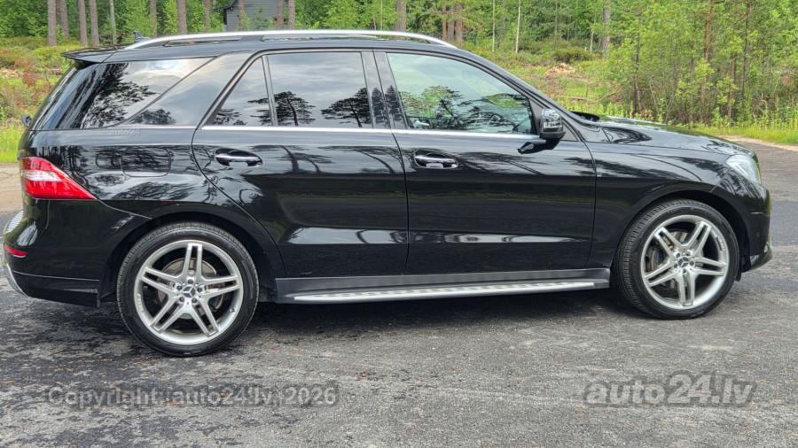 Melns Mercedes-Benz M-Class 2013 Tallina, ar dzinēja tilpumu 3.00 L un nobraukumu 335 tūkst. km par 16200 €, foto 3 vietnē AUTOMOTO.COM.LV